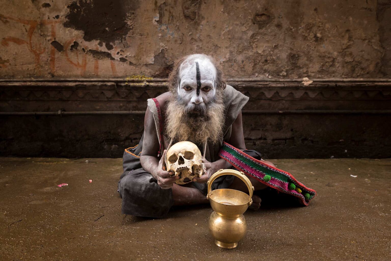 Os Aghoris: Uma Perspectiva sobre uma Seita Hindu