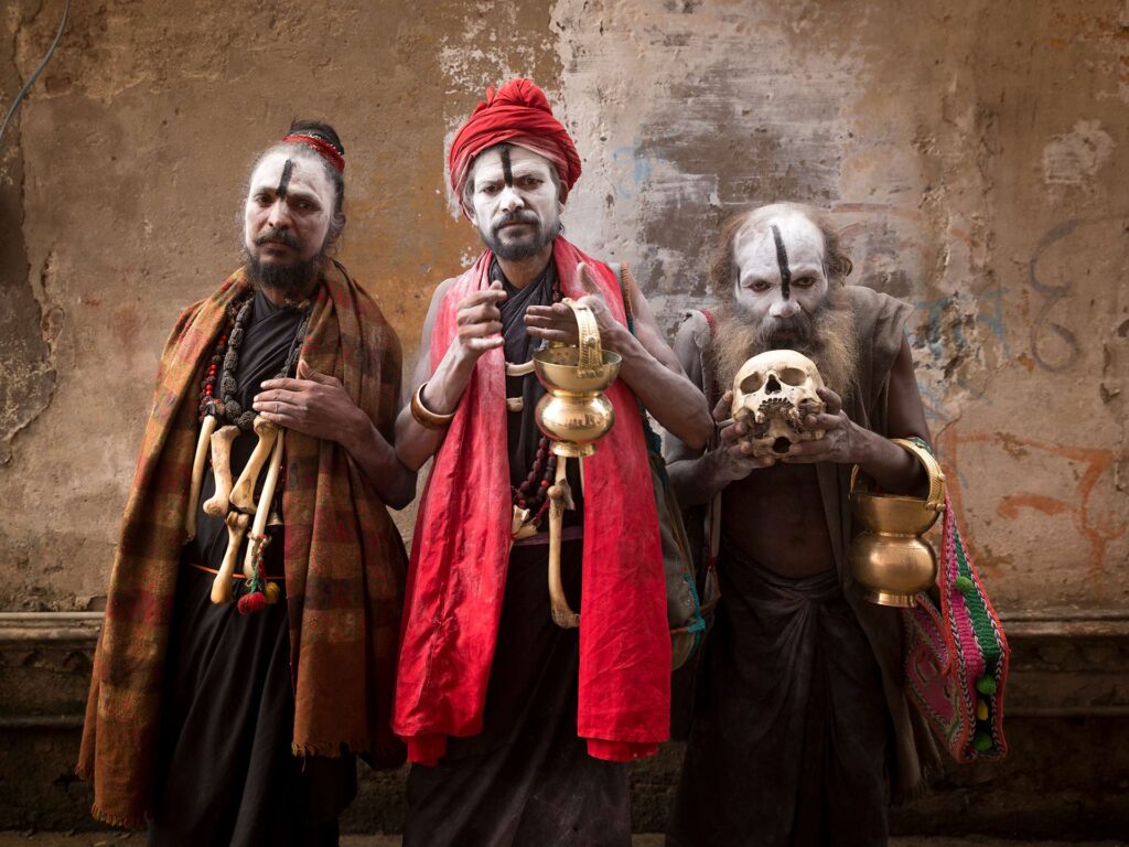 Os Aghoris: Uma Perspectiva sobre uma Seita Hindu